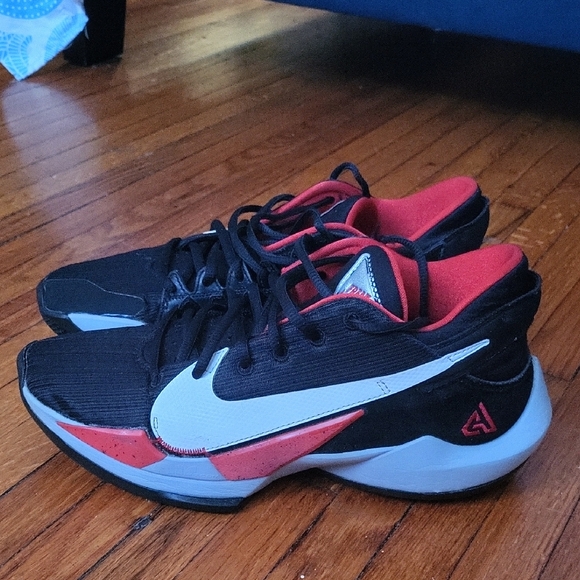 Nike | Shoes | Nike Black And Red Athletic Shoes | Poshmark